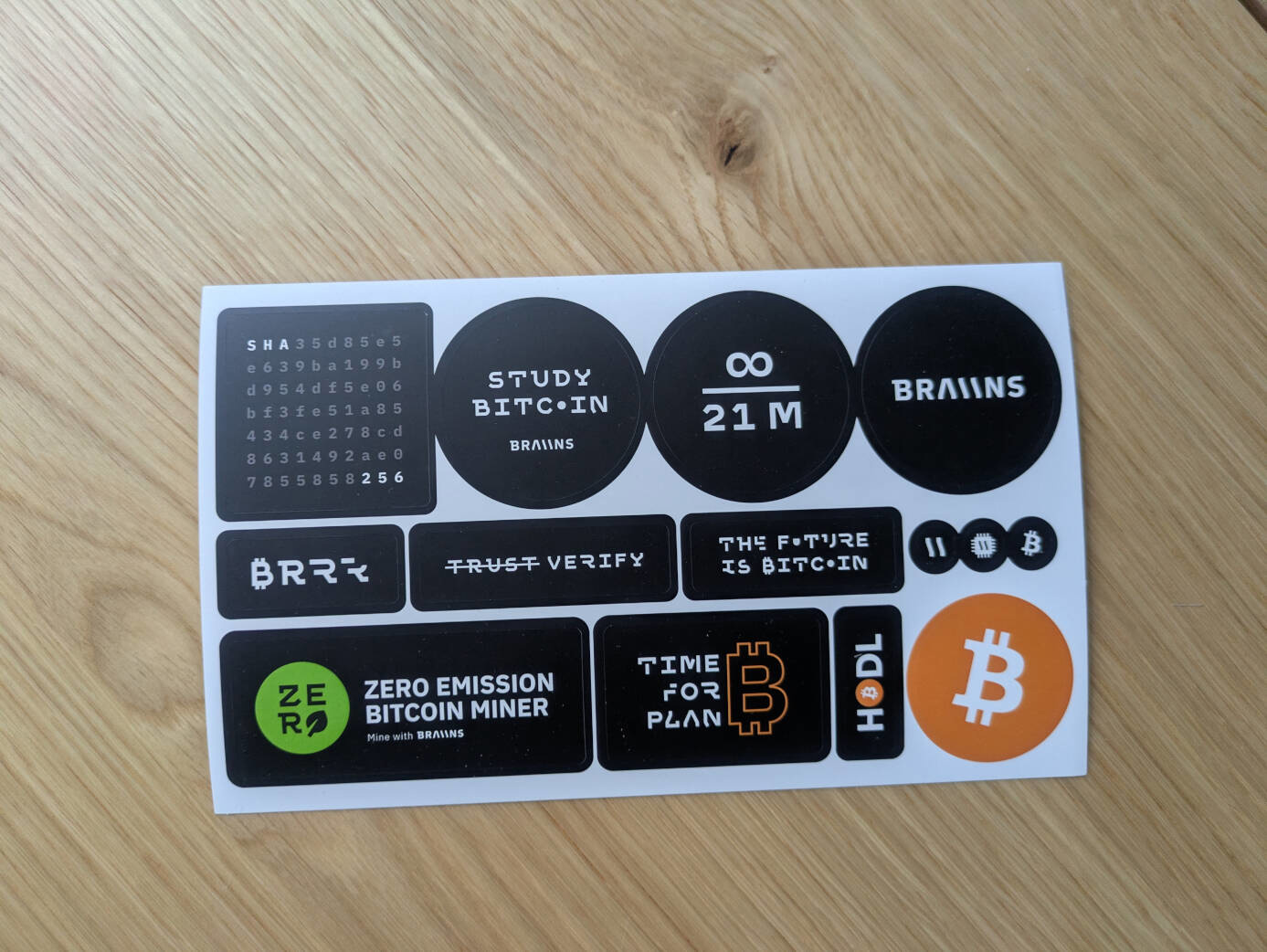 Braiins Mini Miner 101 aneb jak na těžbu bitcoinu doma? | Alza.cz