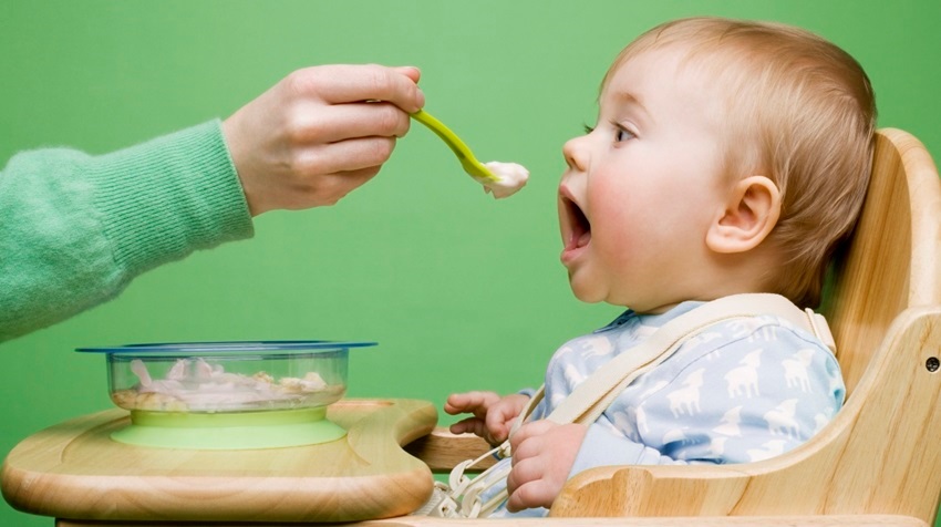 Kojenecká mléka Nutrilon a příkrmy Hami pro podporu správného vývoje ...