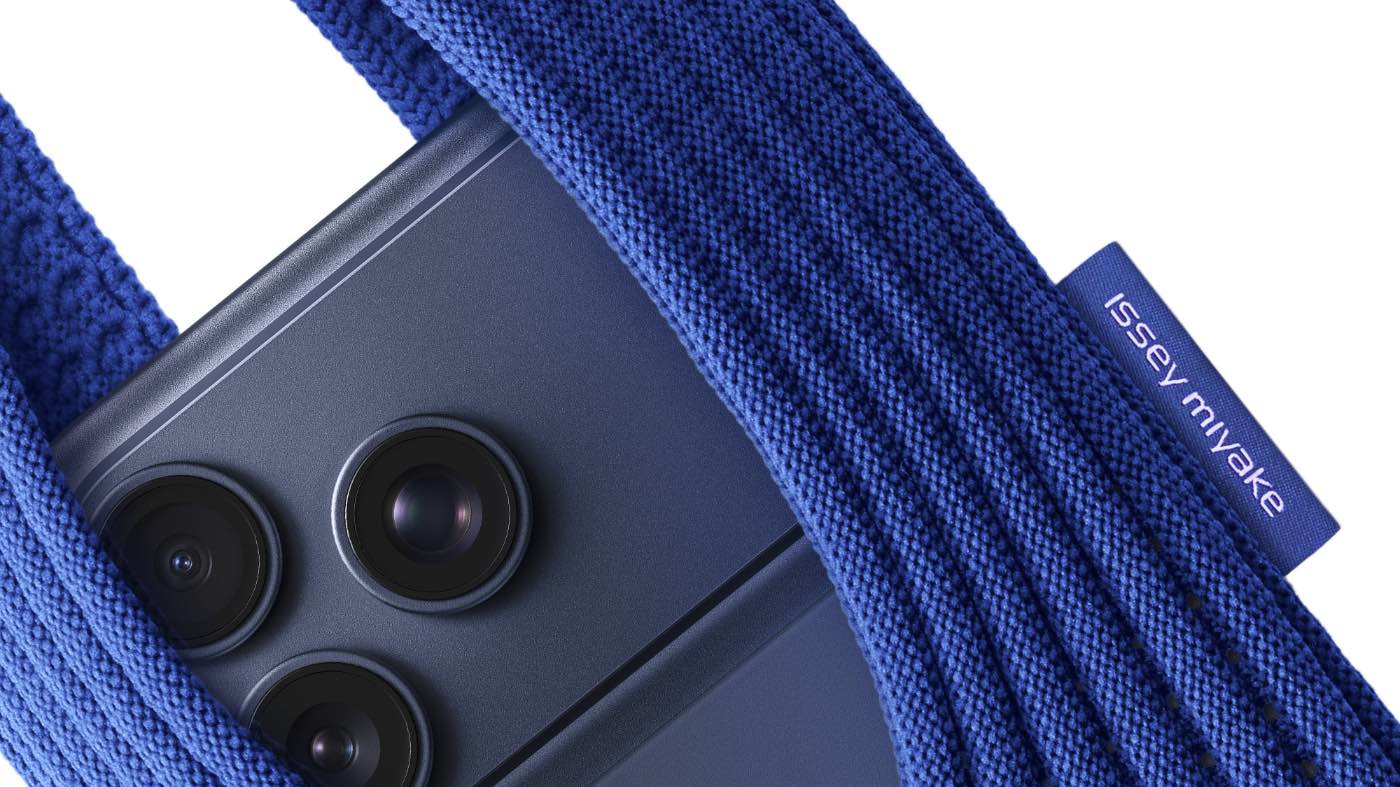 iPhone Pocket je svérázná punčocha na iPhone. Apple na ní spolupracoval ...