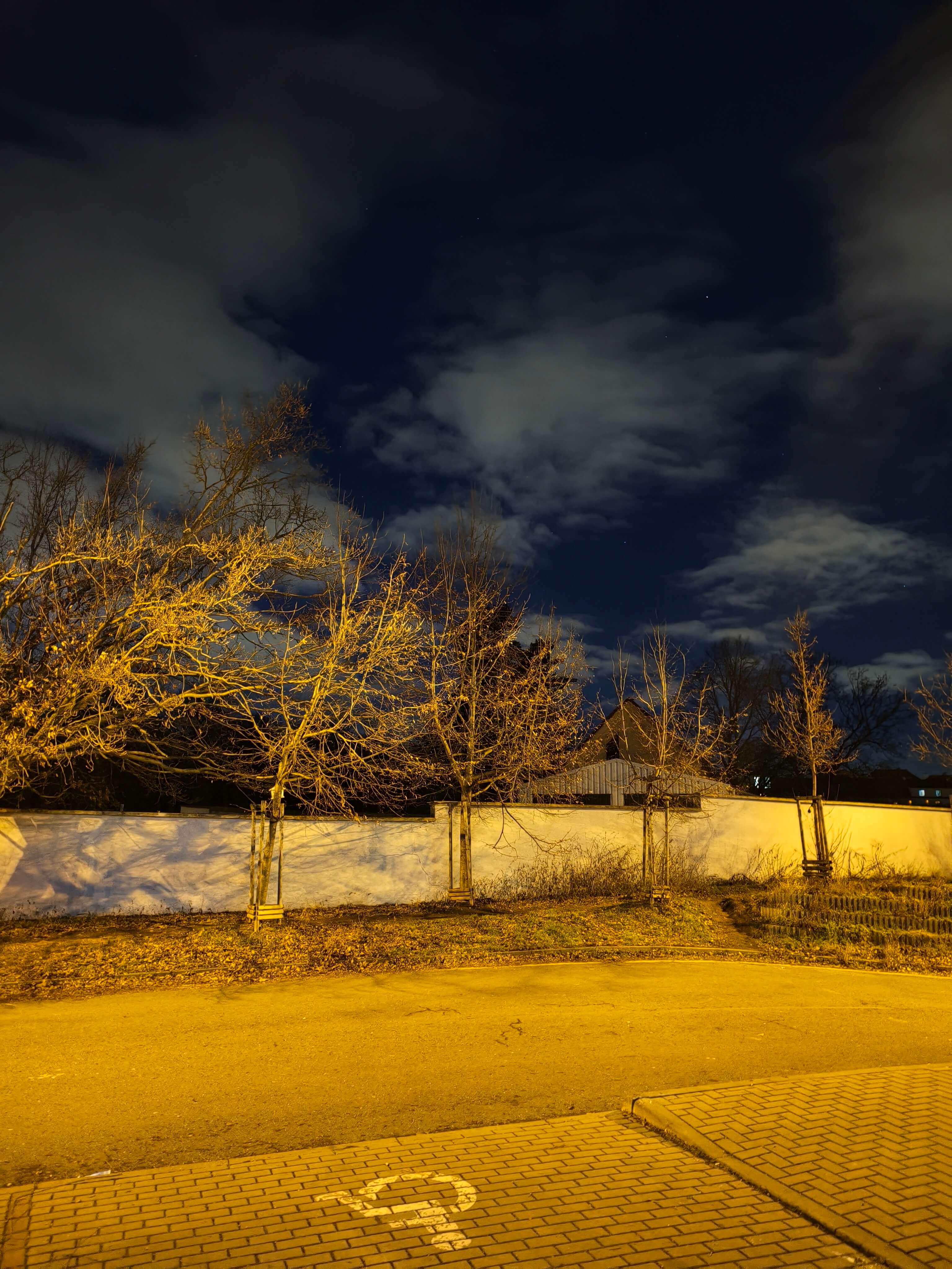 Vivo X200 Pro (RECENZE): Top telefon s nádherným displejem a téměř ...