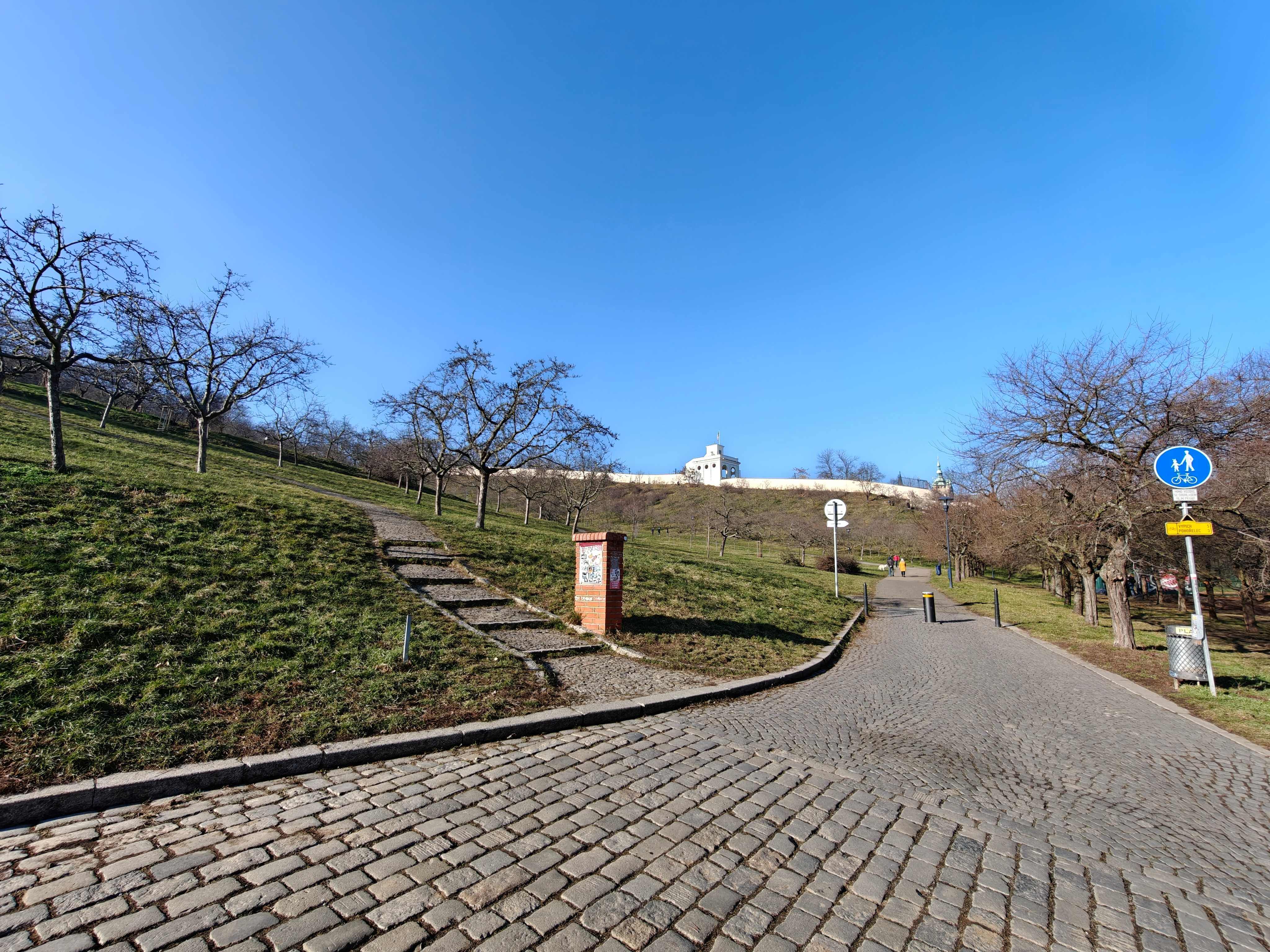 OnePlus 13 (RECENZE): Úžasně všestranný telefon jen s minimálními ...